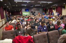 UI students pack IMU to watch debate | Iowa Now - The University of Iowa