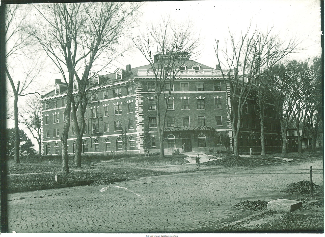 At home on campus | Iowa Now - The University of Iowa