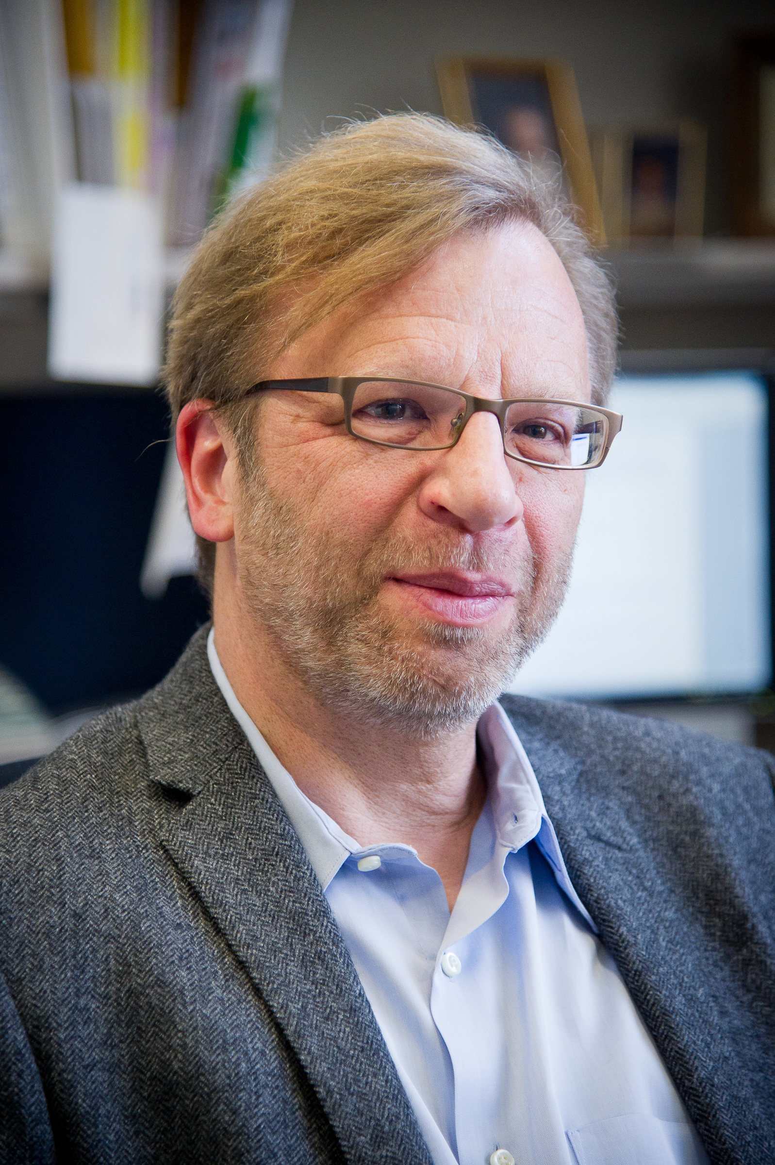 Bills returns to Fulbright site to continue collaboration | Iowa Now ...